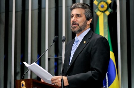 » AMAZONAS ATUAL - Senador do PMDB propõe eleições gerais em outubro