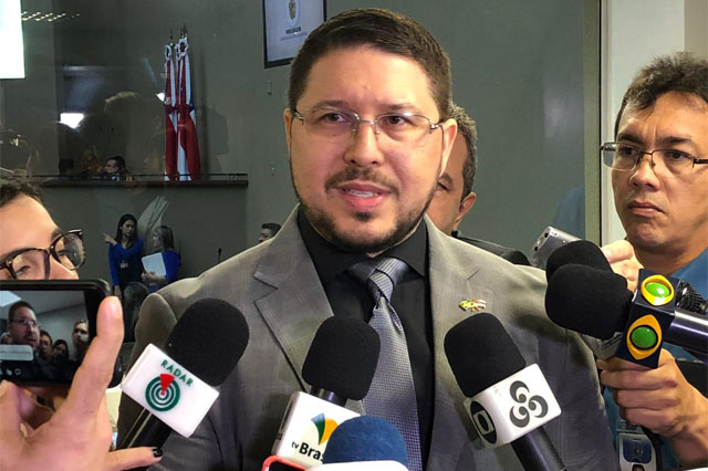 Filiação de Carlos Almeida ao PT gera ciumeira e mobiliza partido no AM