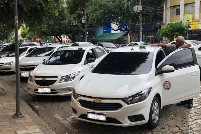 Na era dos aplicativos, taxistas têm vida difícil: 'Se fosse só pelo ...