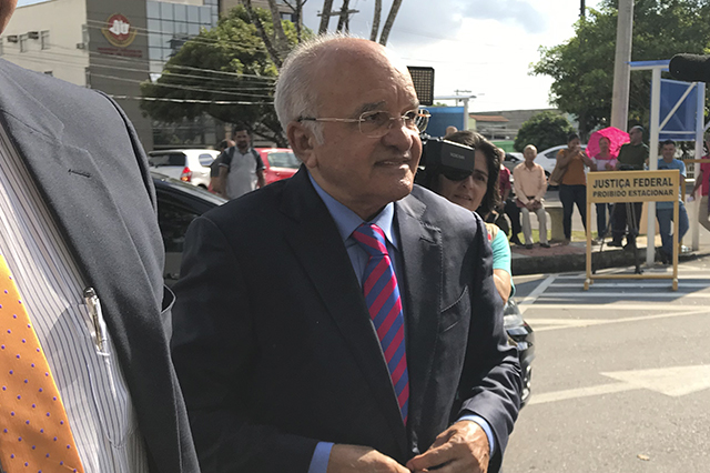 Juiz cassa pensão vitalícia de R$ 34 mil paga ao ex-governador José Melo