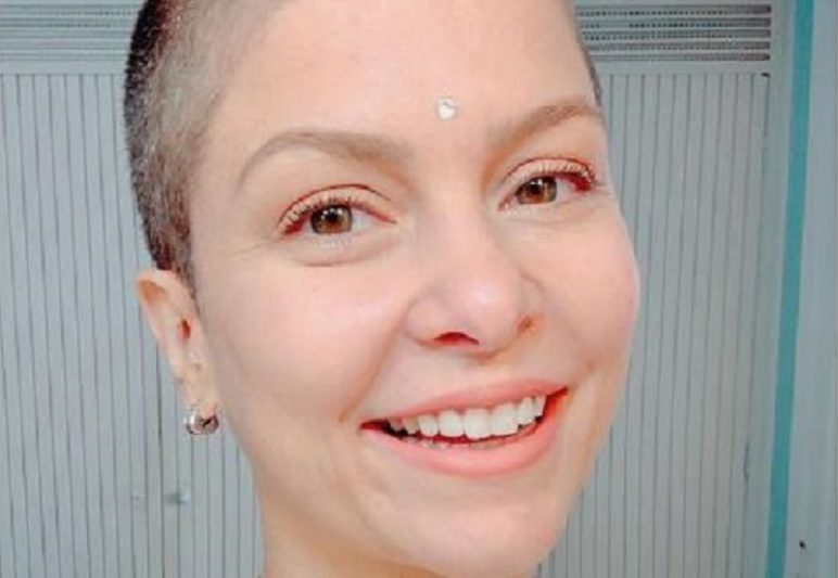 Bárbara Borges muda visual e fica careca por autoconhecimento