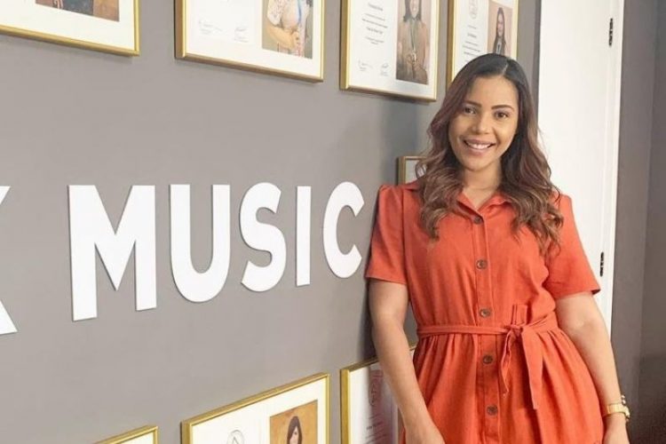 Cantora gospel Amanda Wanessa sofre acidente passa por duas cirurgias