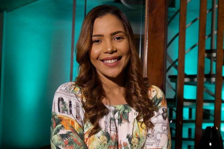 Cantora Amanda Wanessa deixa a UTI após três meses internada