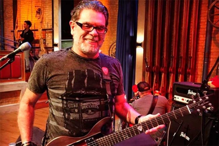 Cantor Roger, do Ultraje a Rigor, terá que pagar R$ 100 mil a Adriana ...