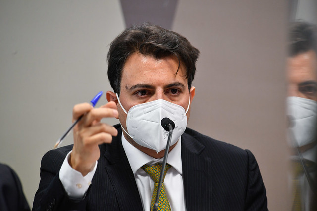 Empresário defende posições negacionistas na CPI e senador vê crimes