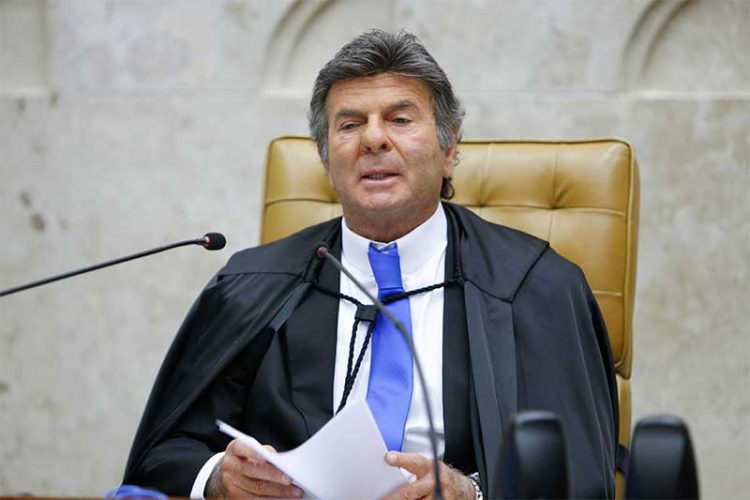 Luiz Fux diverge de Gilmar Mendes e defende limitar foro privilegiado ...