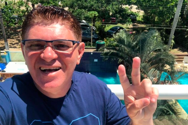 Batoré, humorista que fez fama em A Praça É Nossa, morre aos 61 anos