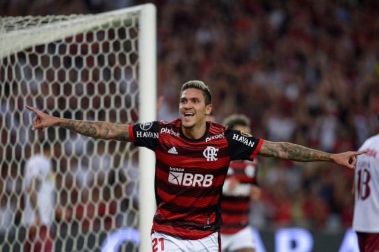 Pedro faz 4, Flamengo massacra e pega o Corinthians na Libertadores