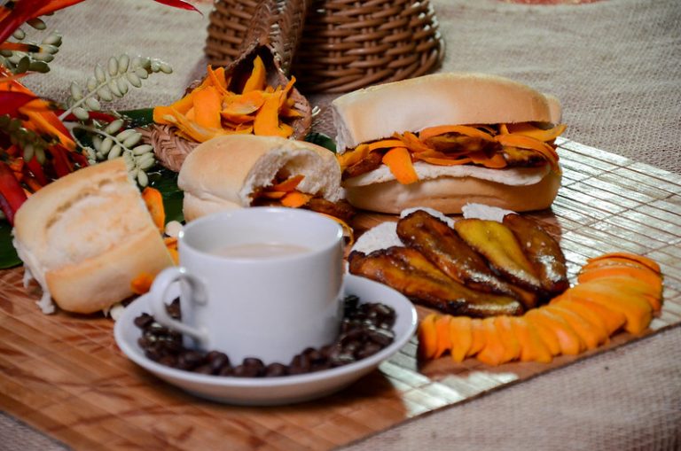 Como guerra e sazonalidade tornam mais caros o X-caboquinho e a tapioca