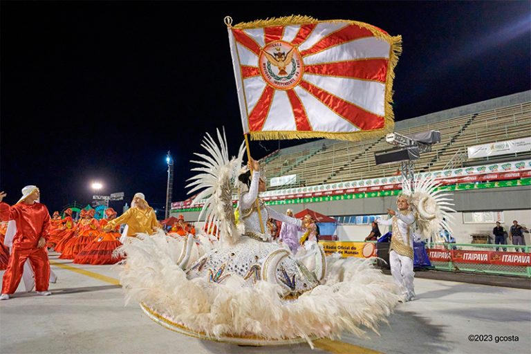 Por umas todas pagam no Carnaval de Manaus