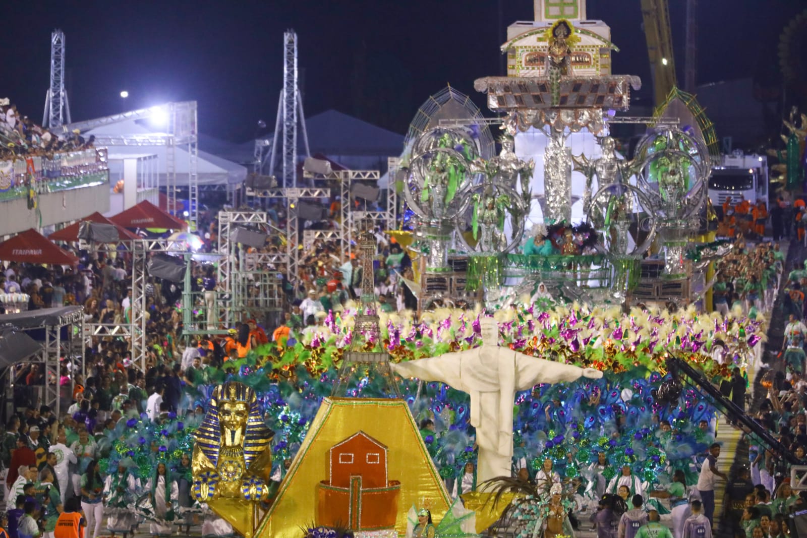 Aparecida é campeã e se torna maior vencedora do Carnaval de Manaus