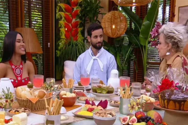 Ana Maria mostra foto do ex de Isabelle e constrange cunhã-poranga