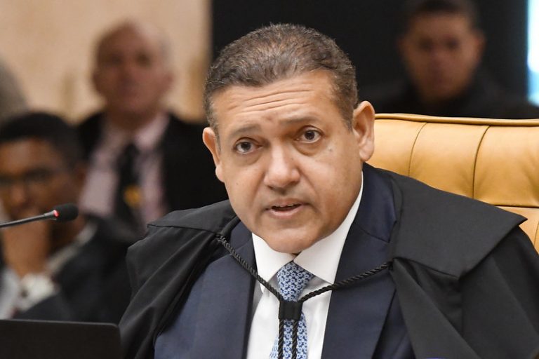 Ministro do STF suspende divulgação de pesquisa que mostrava queda de ...