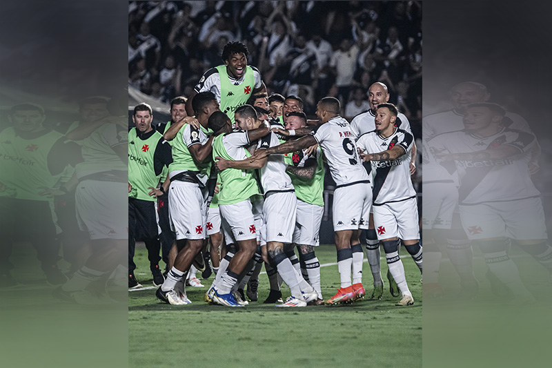 Vasco vence Atlético-GO e sobe para o novo lugar no Brasileirão