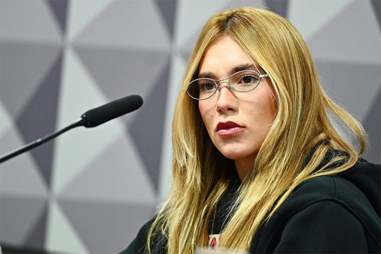 Virginia Fonseca é a nova rainha de bateria da Grande Rio