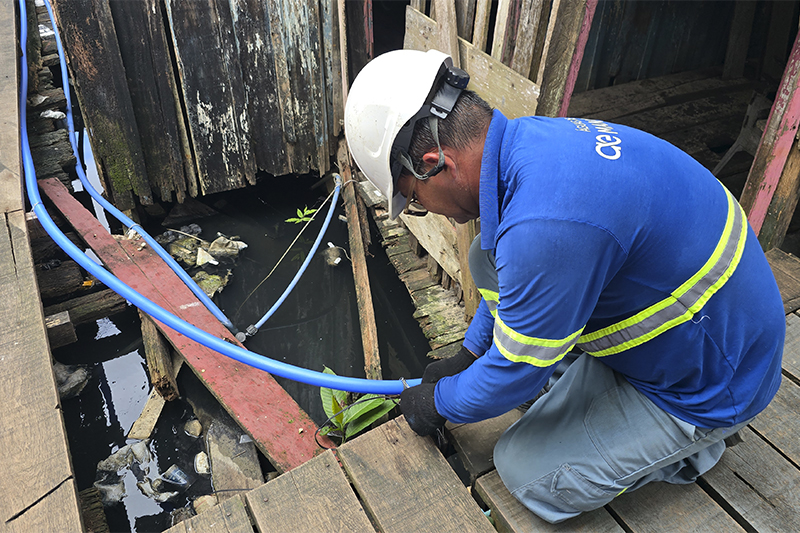 Concessionária eleva tubulação de água para evitar submersão na cheia
