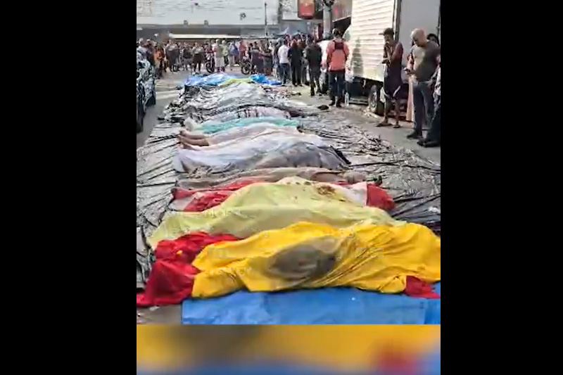 Moradores enfileiram 50 corpos em praça do Rio de Janeiro
