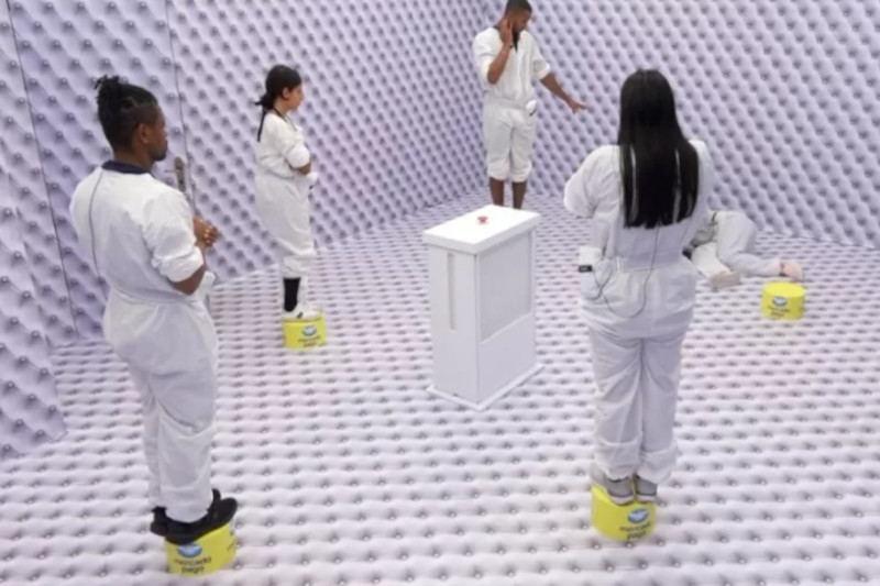 Rafaella passa mal, cai e BBB 26 tem quatro novos participantes