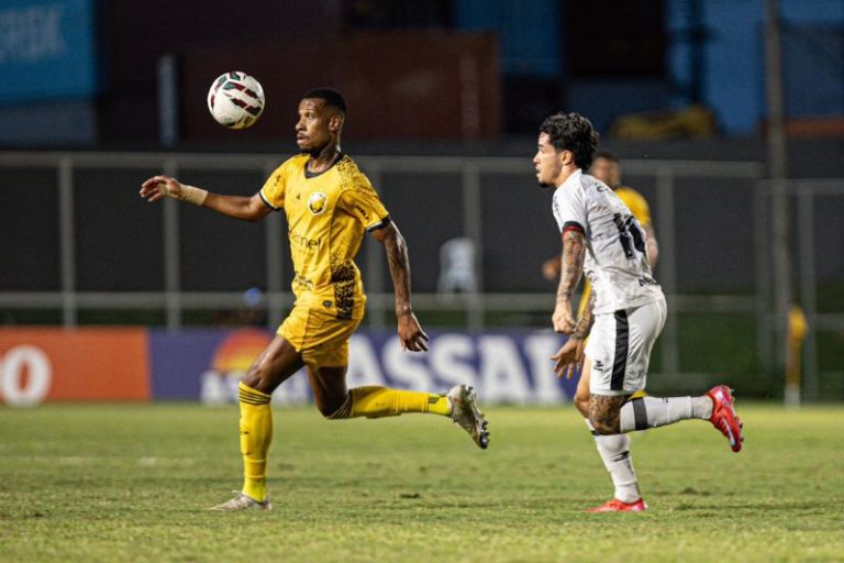 Amazonas FC 'bate' Santa Cruz e mantém liderança da Série C do Brasileirão