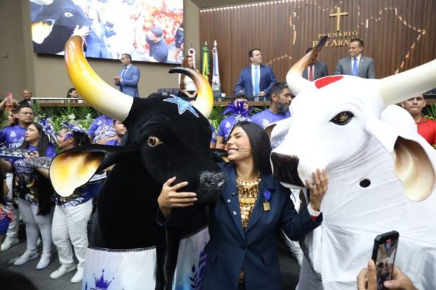 Cunhã-Poranga do Caprichoso, Marciele recebe título de cidadã amazonense