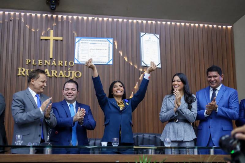 Cunhã-Poranga do Caprichoso, Marciele recebe título de cidadã amazonense
